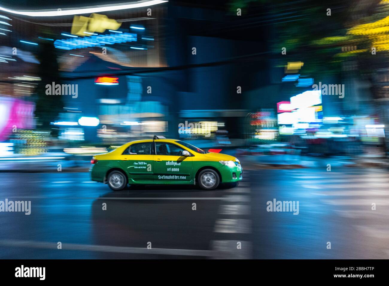 Bangkok taxi green yellow hi-res stock photography and images - Alamy