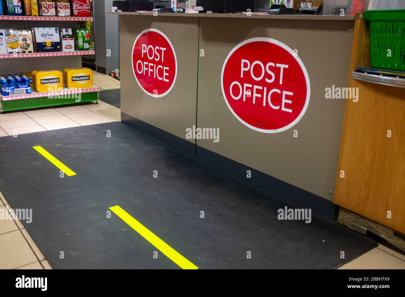 Post office counter uk hi-res stock photography and images - Alamy