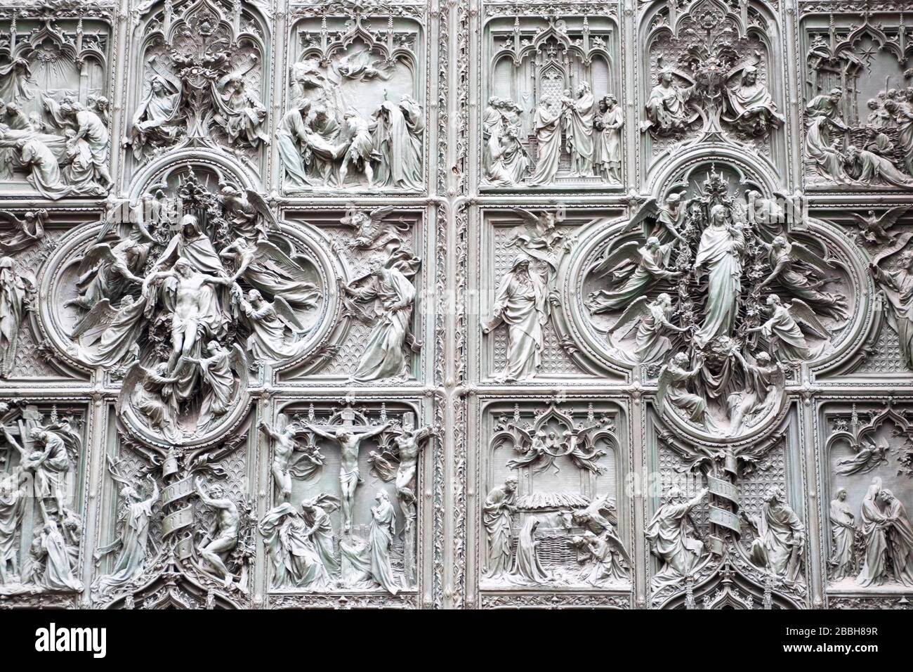 Gothic statues hi-res stock photography and images - Alamy