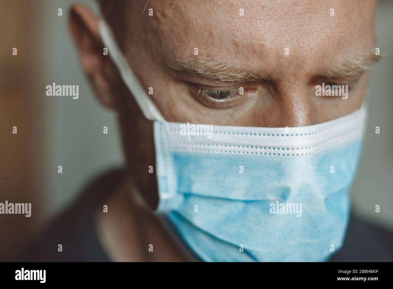 Portrait Of A Male Surgeon Wearing Surgical Mask High Resolution Stock ...
