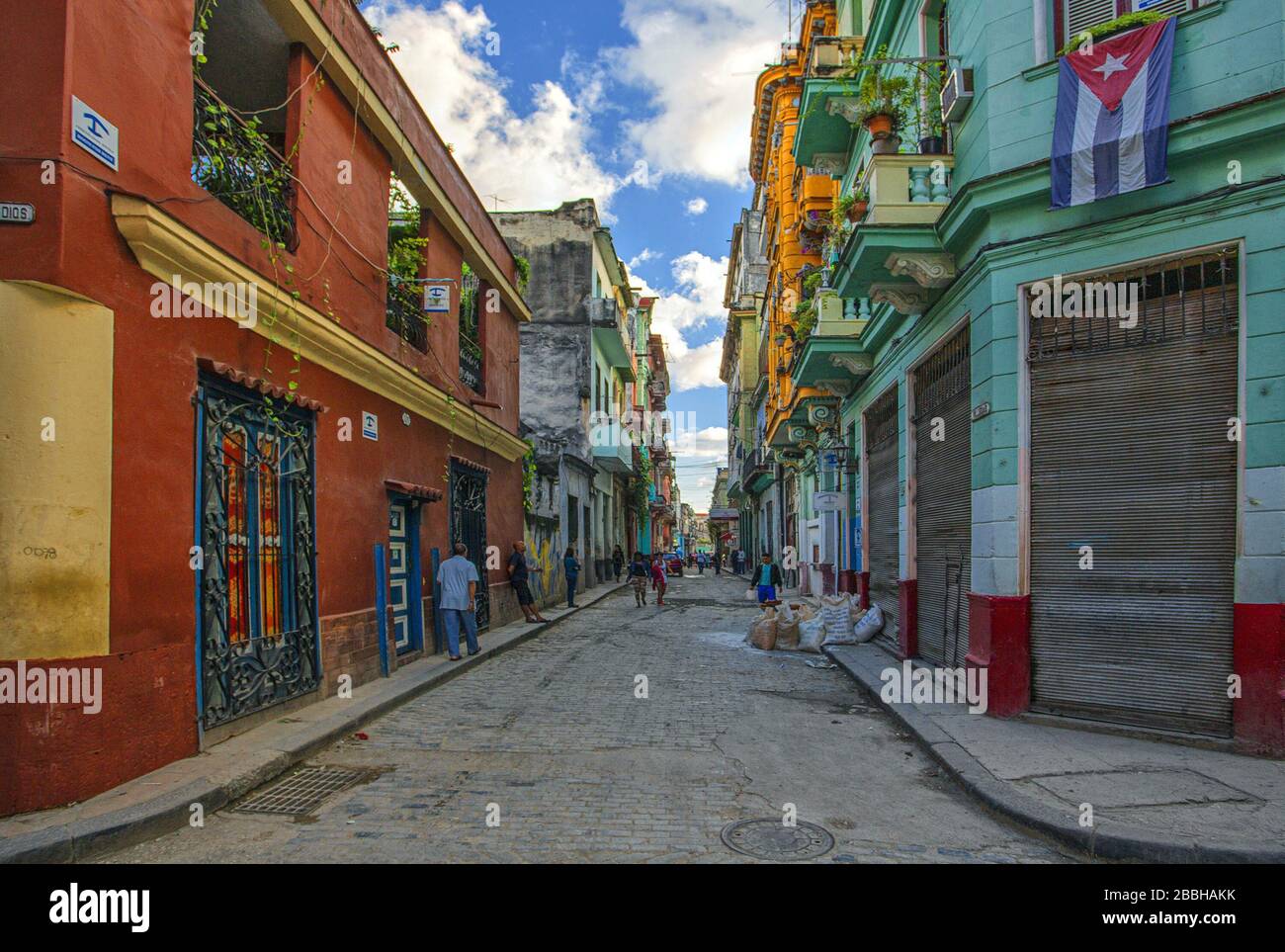 Street fashion cuba hi-res stock photography and images - Alamy