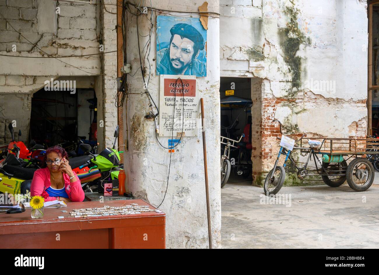 Garage havana cuba hi-res stock photography and images - Alamy