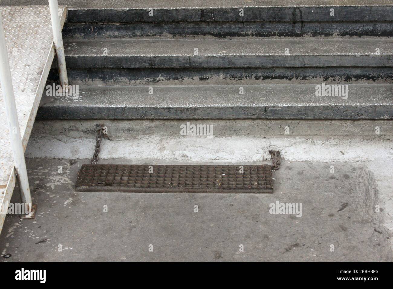 Galvanized metal stairs with grating hi-res stock photography and ...