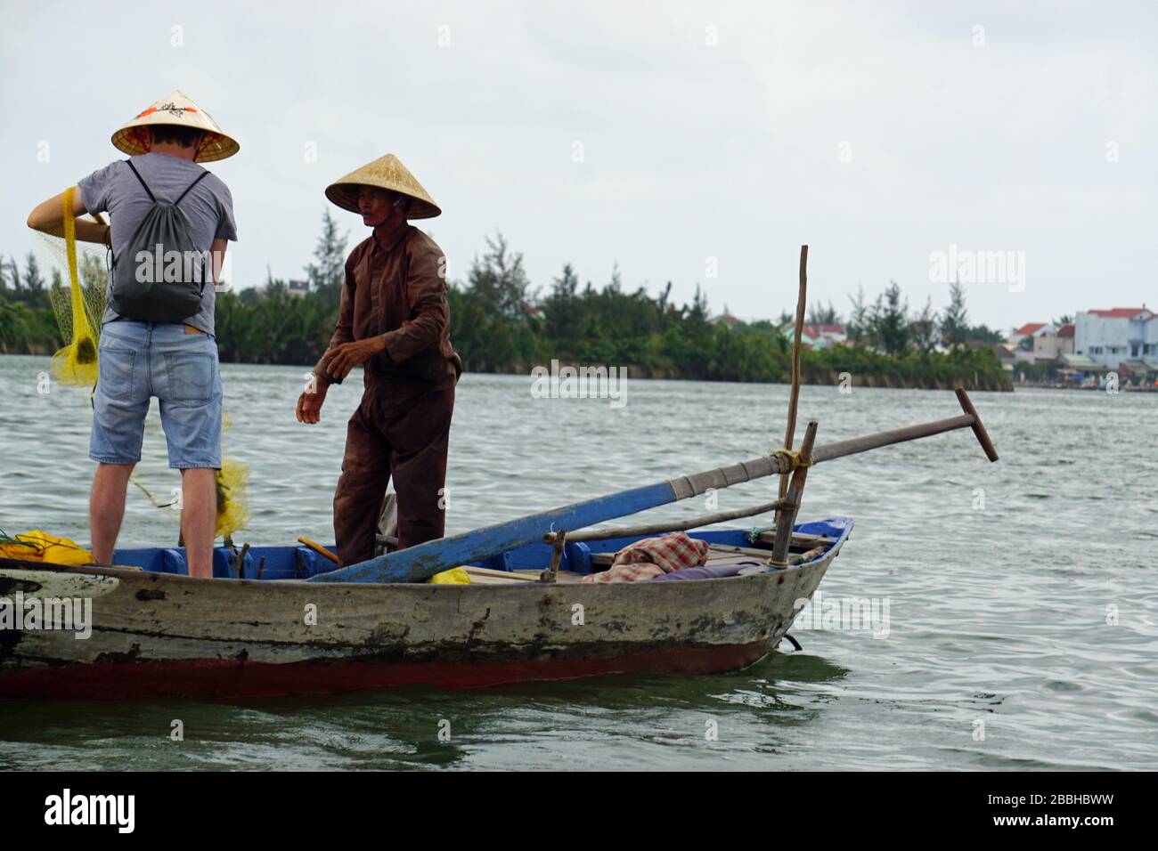european tourist gets teached in traditional vietnamese net fishing ...
