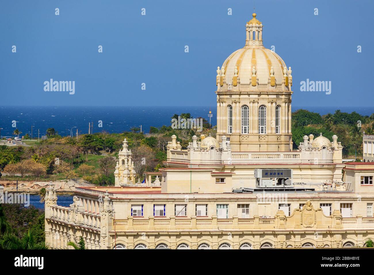 Presidential palace and havana cuba hi-res stock photography and images ...