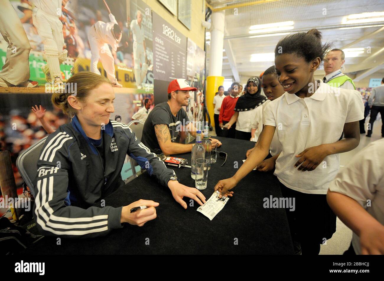 Beth Morgan (left) and Kevin Pietersen (centre) sign autographs for ...