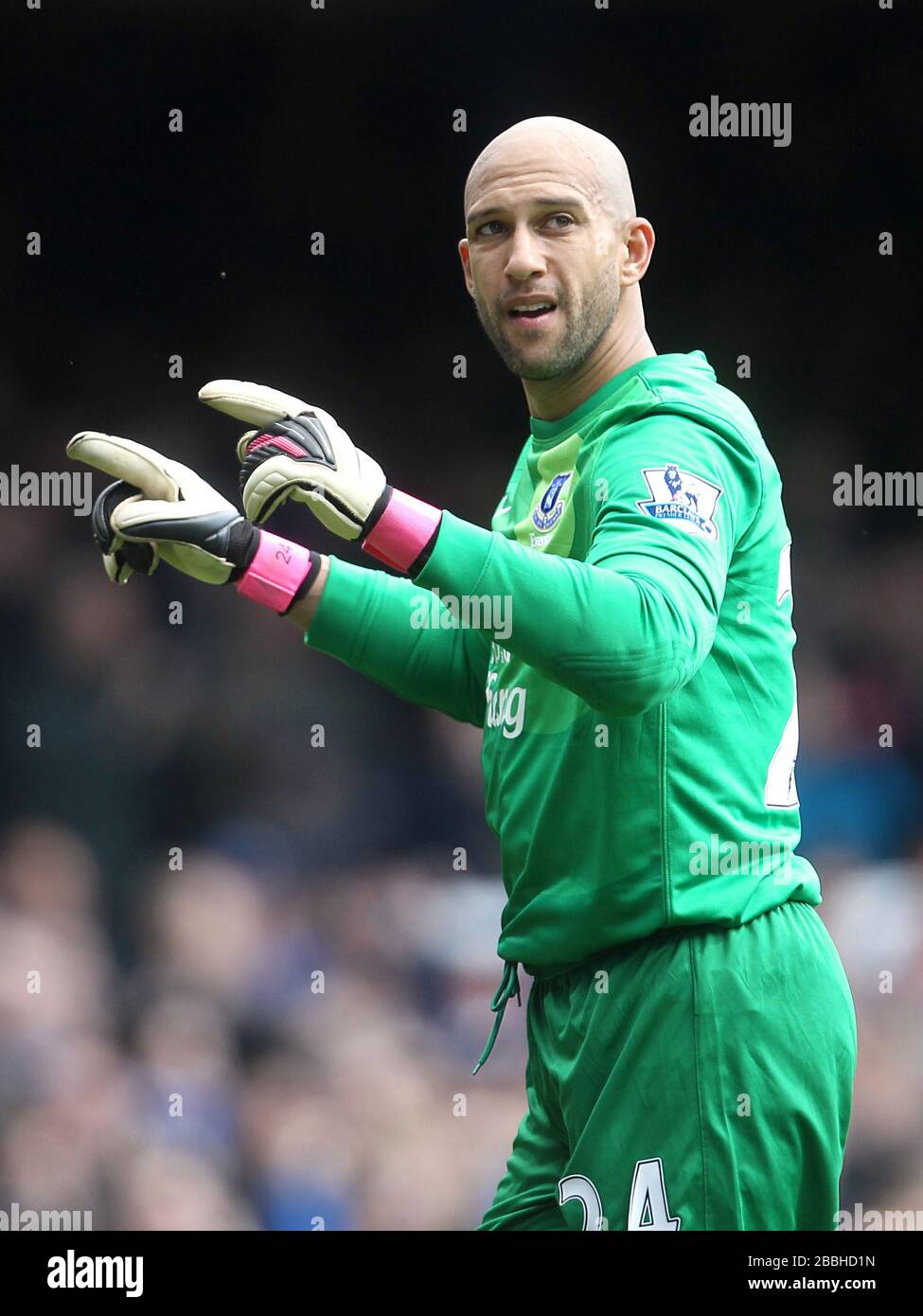 Everton's goalkeeper Tim Howard celebrates Stock Photo - Alamy