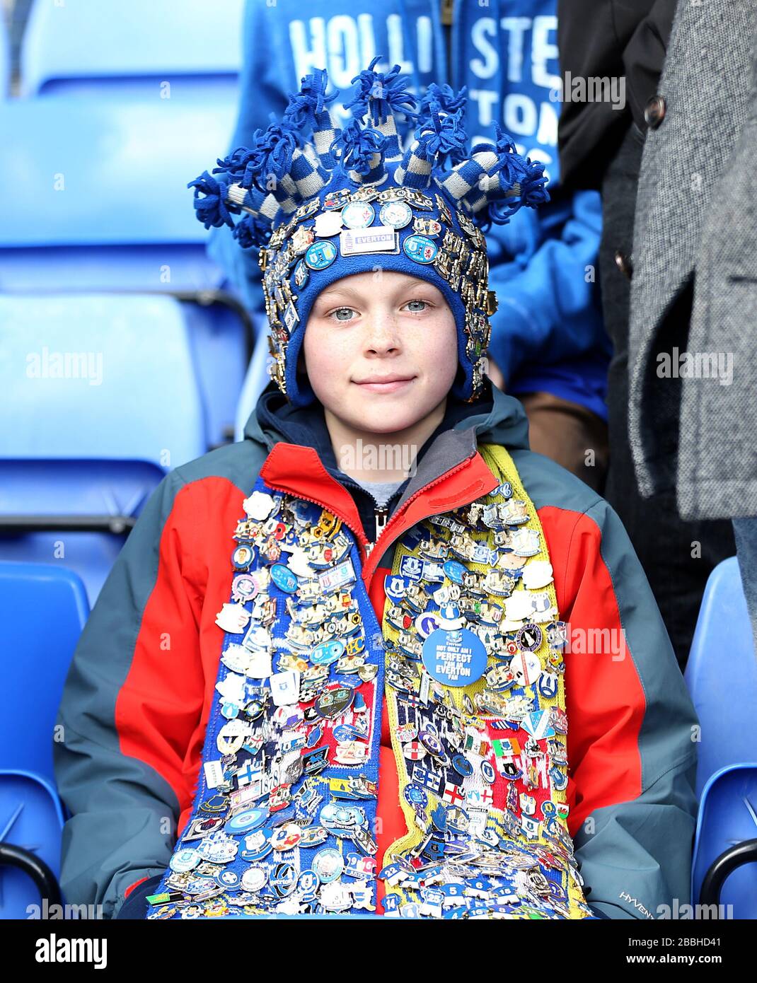 Everton scarf hi-res stock photography and images - Alamy