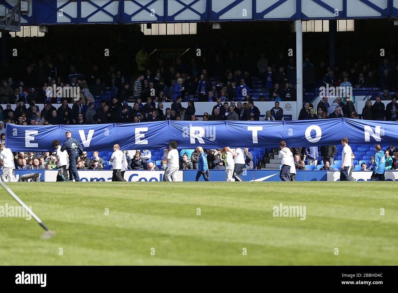 An Everton banner is paraded around the pitch before kick-off Stock ...