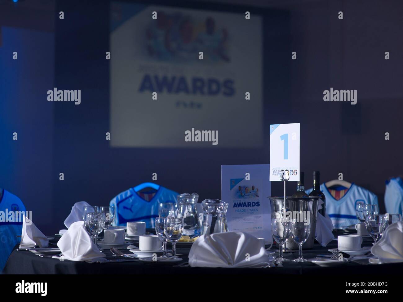 Awards dinner table hi-res stock photography and images - Alamy