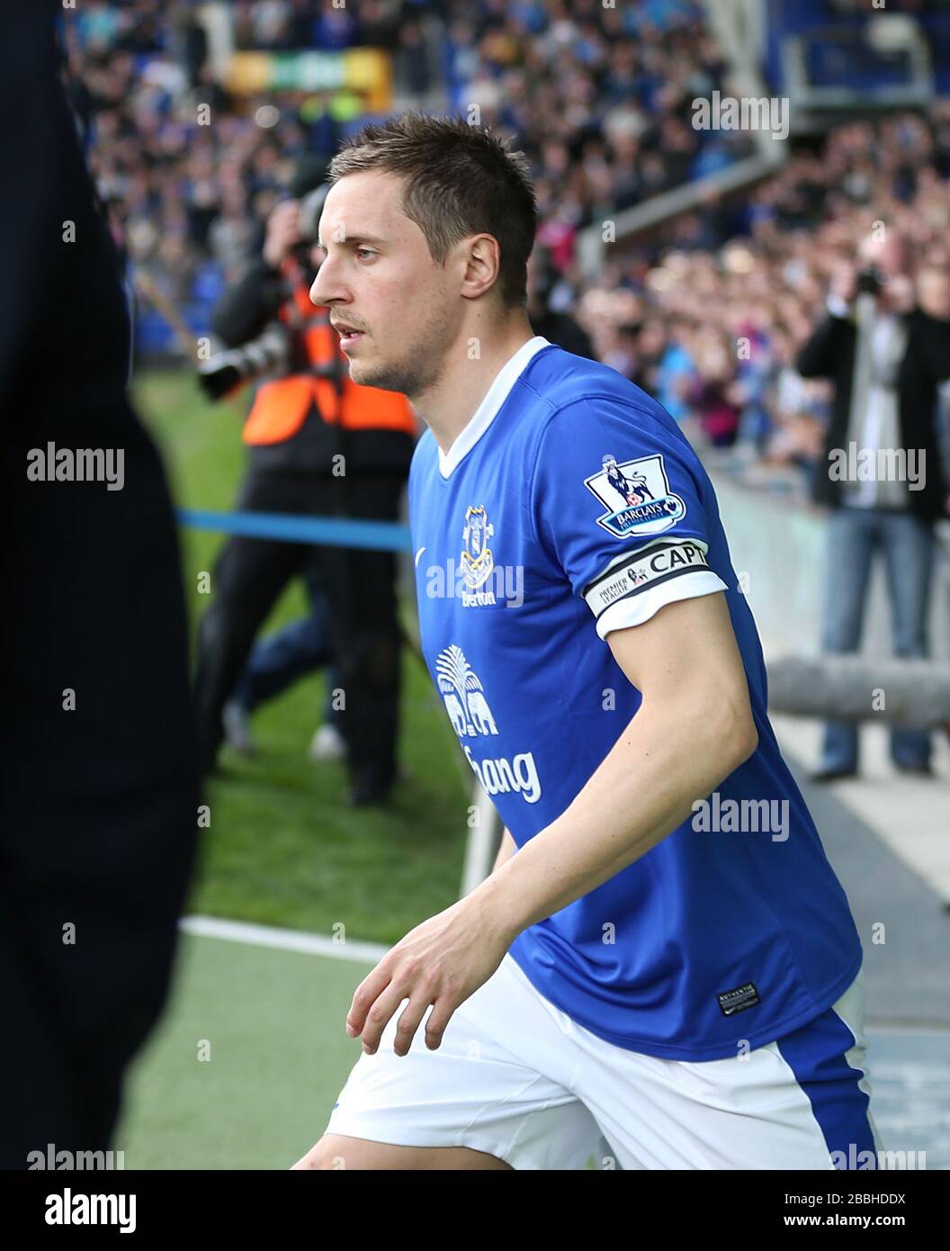 The everton captain hi-res stock photography and images - Alamy
