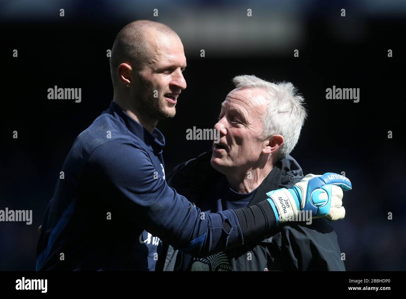 Everton goalkeeper Jan Mucha (left) before the game Stock Photo - Alamy