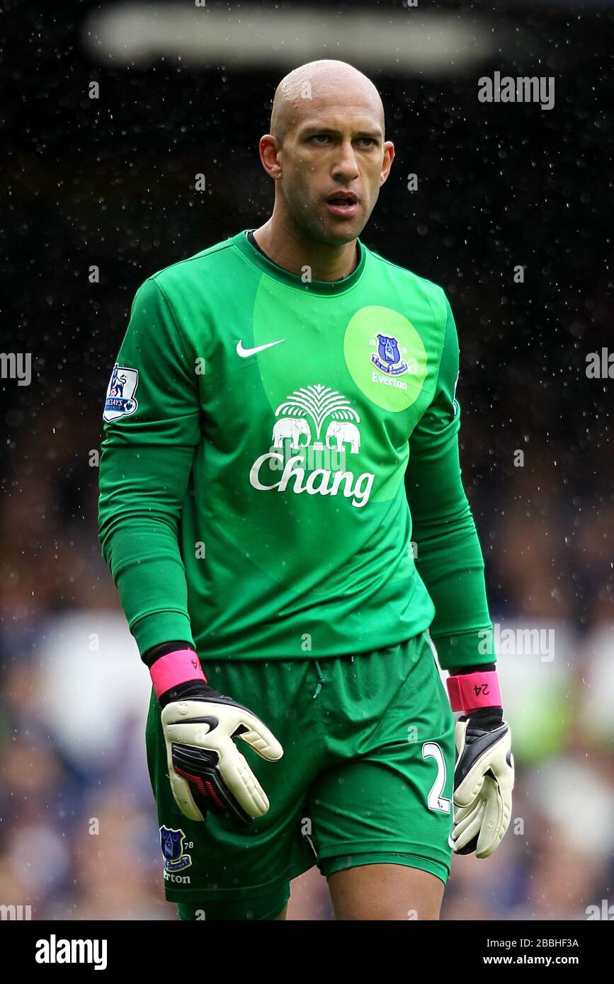Everton goalkeeper Tim Howard Stock Photo - Alamy