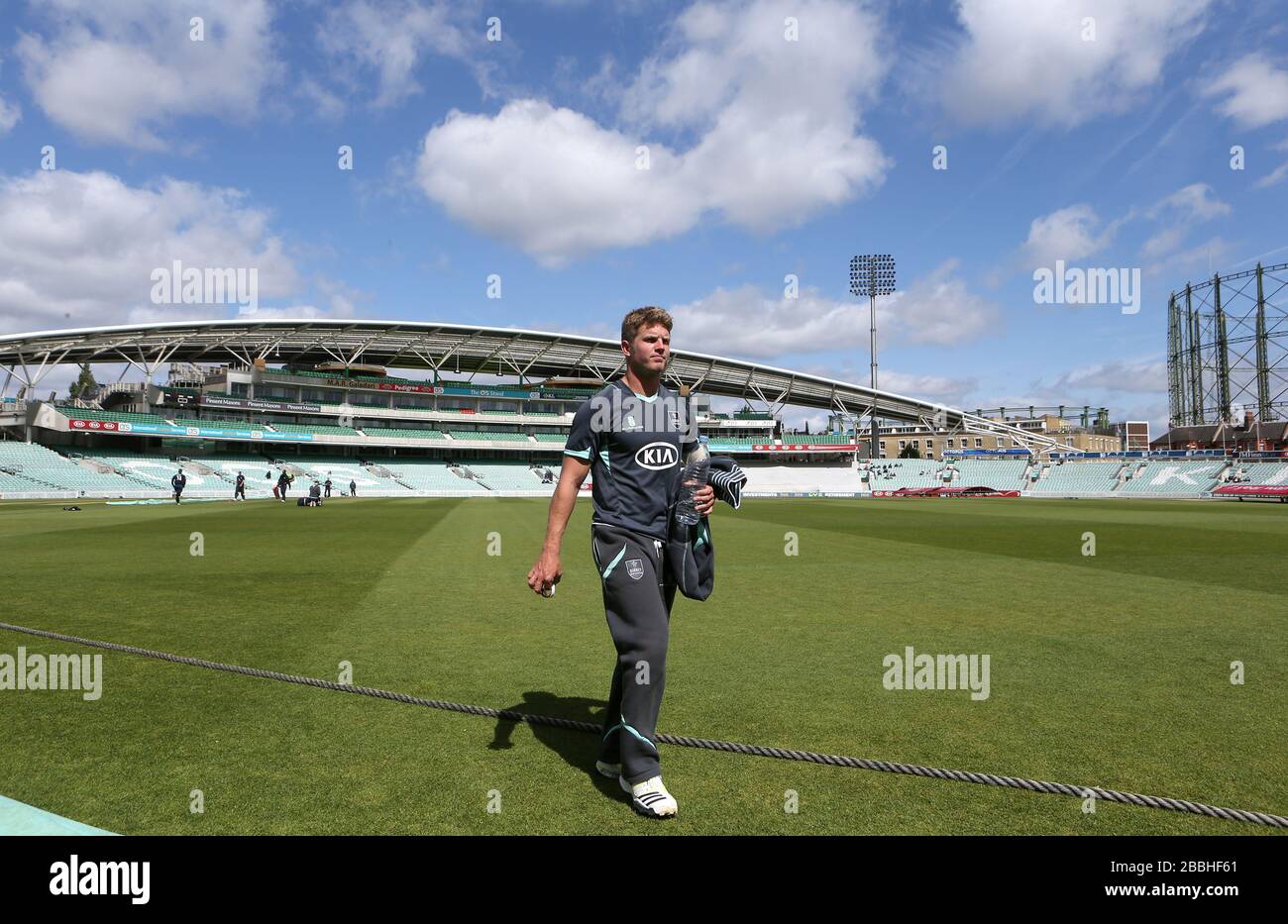 Surrey's Stuart Meaker during pre-match training Stock Photo - Alamy