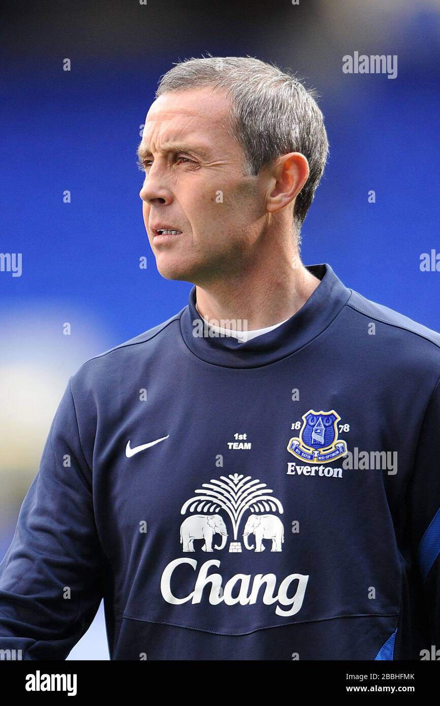 Everton coach David Weir Stock Photo - Alamy