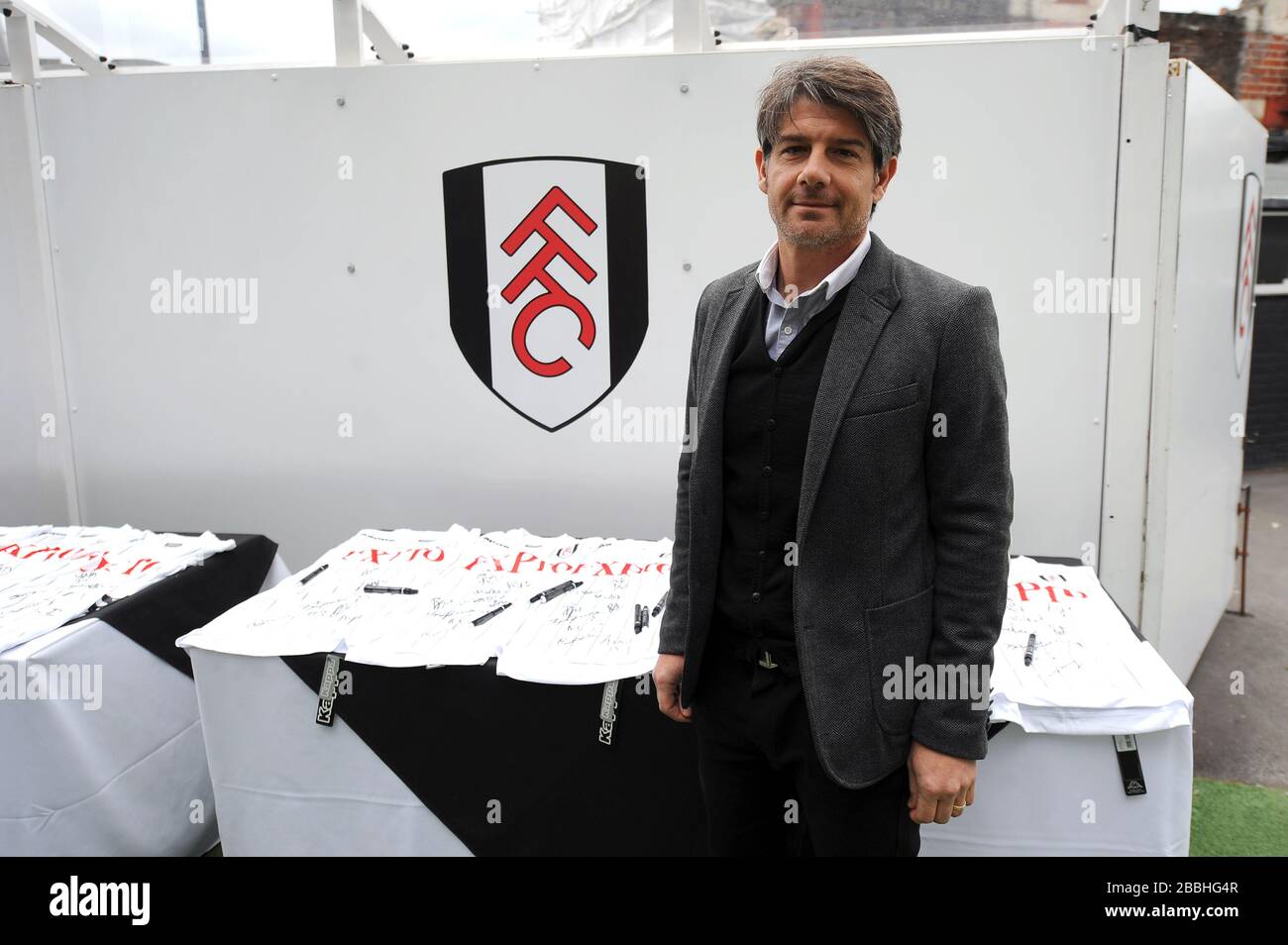 Paul Peschisolido poses for a photo before the game Stock Photo - Alamy