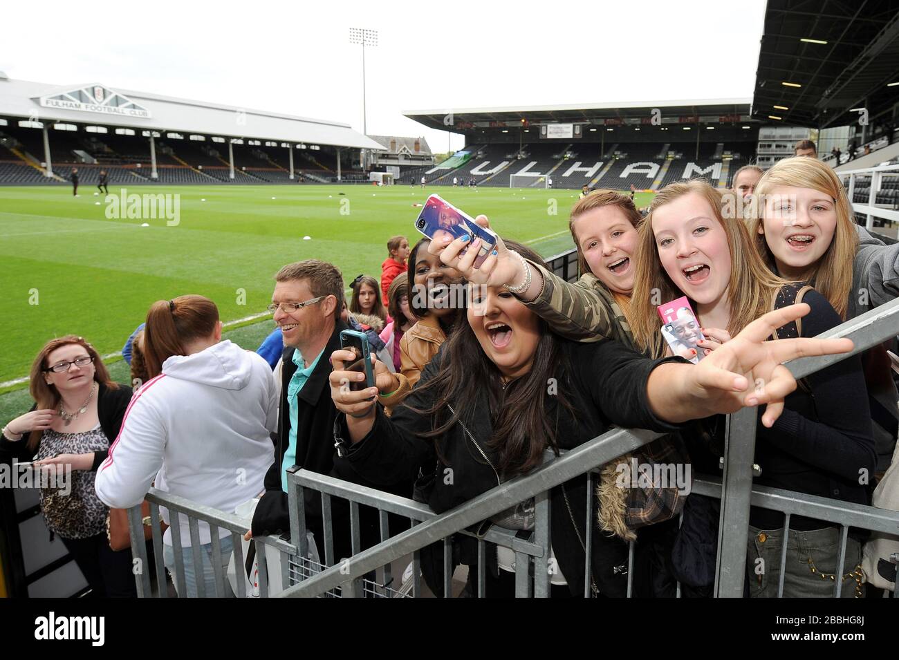 Young fans show their support hi-res stock photography and images - Alamy