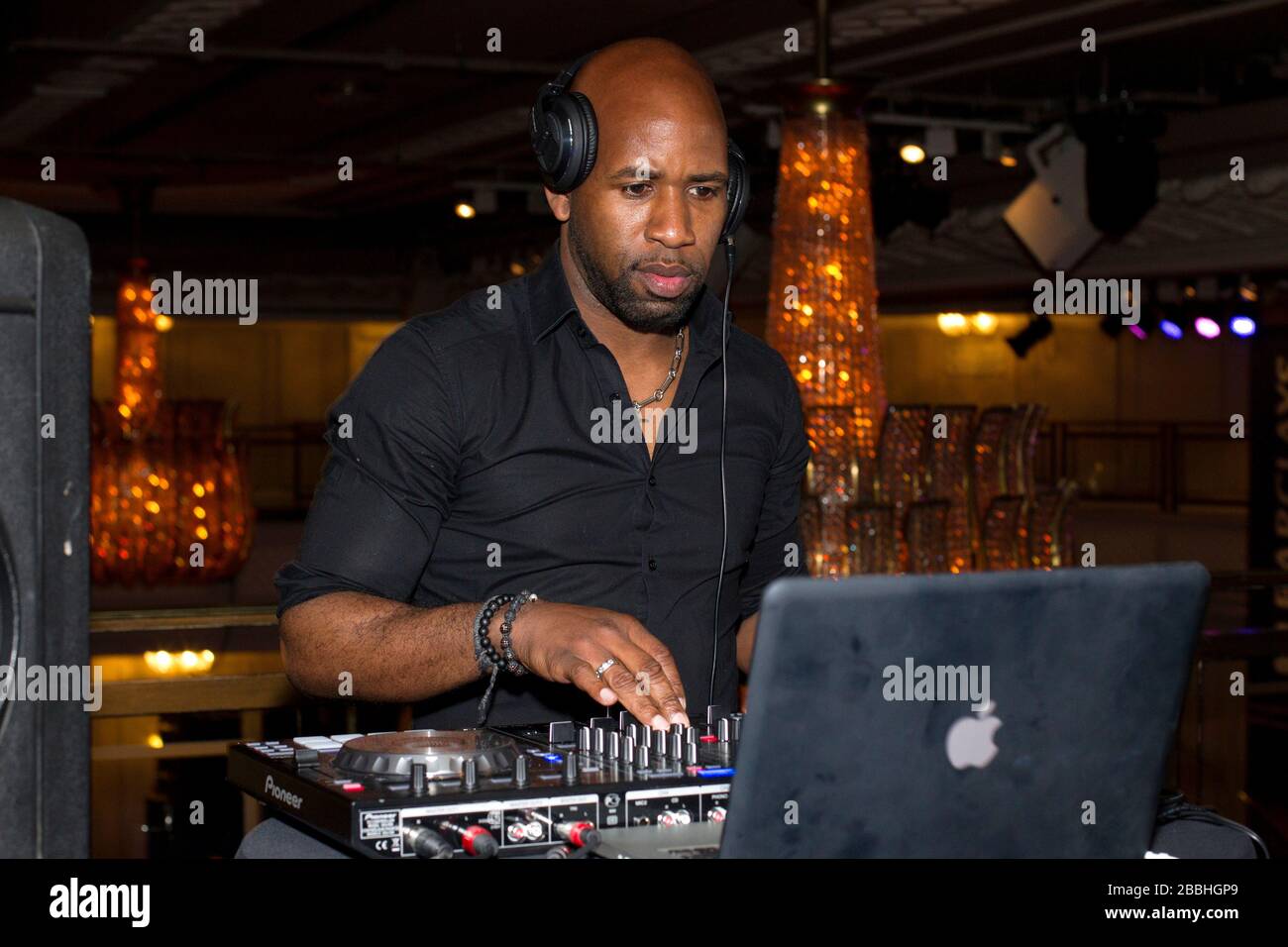 Dj spoony hi-res stock photography and images - Alamy