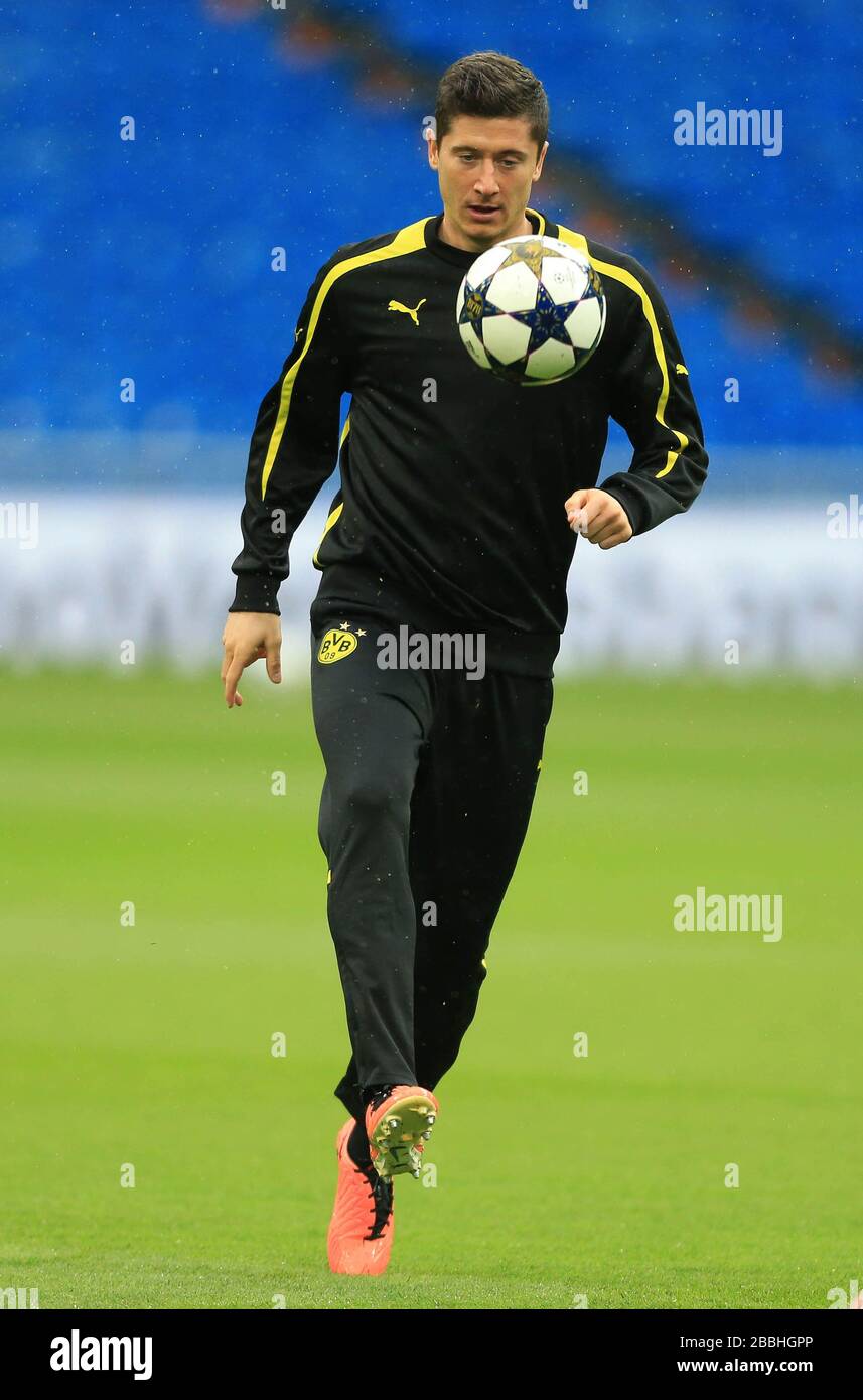 Lewandowski training hi-res stock photography and images - Alamy