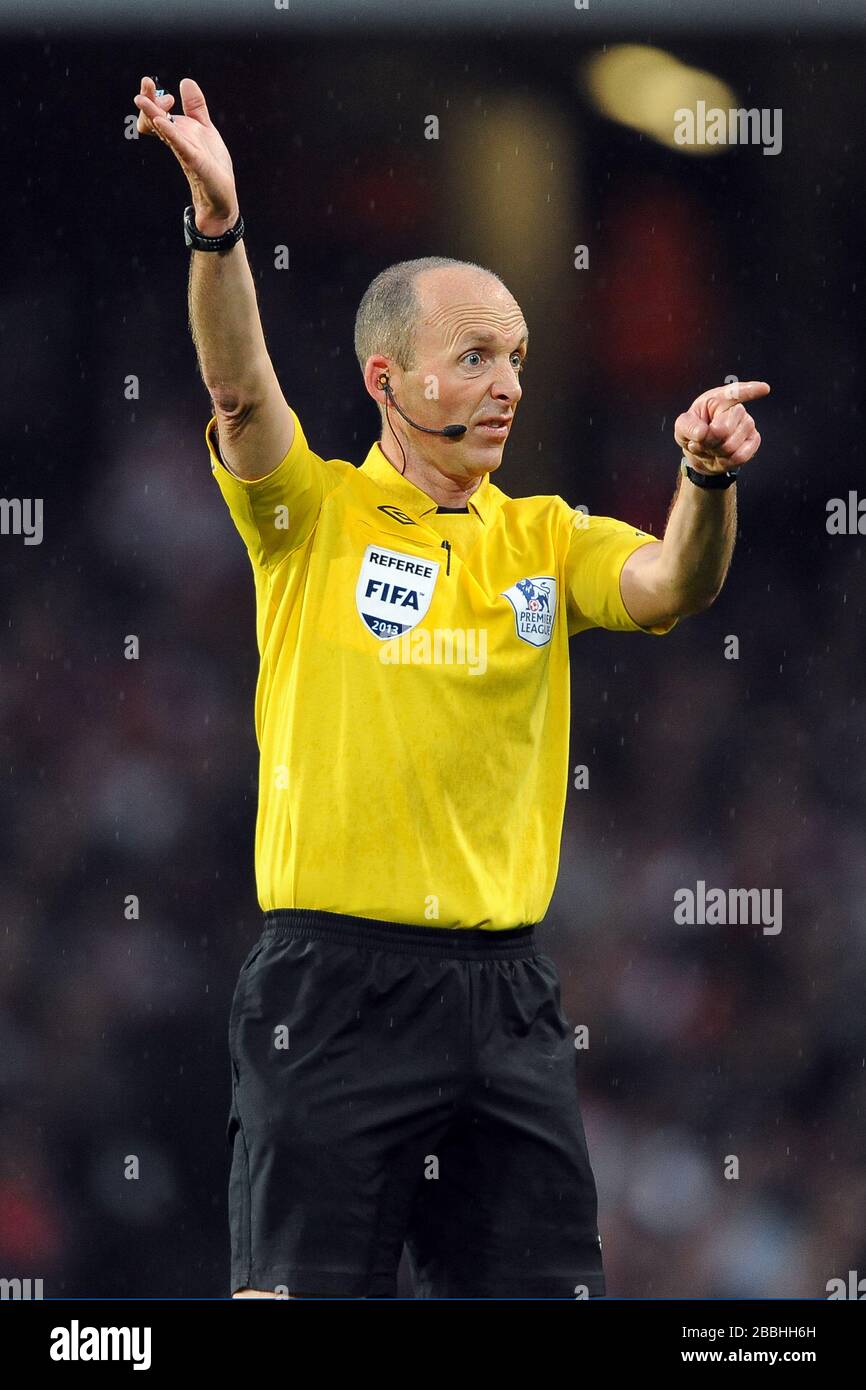 Referee Mike Dean Stock Photo - Alamy