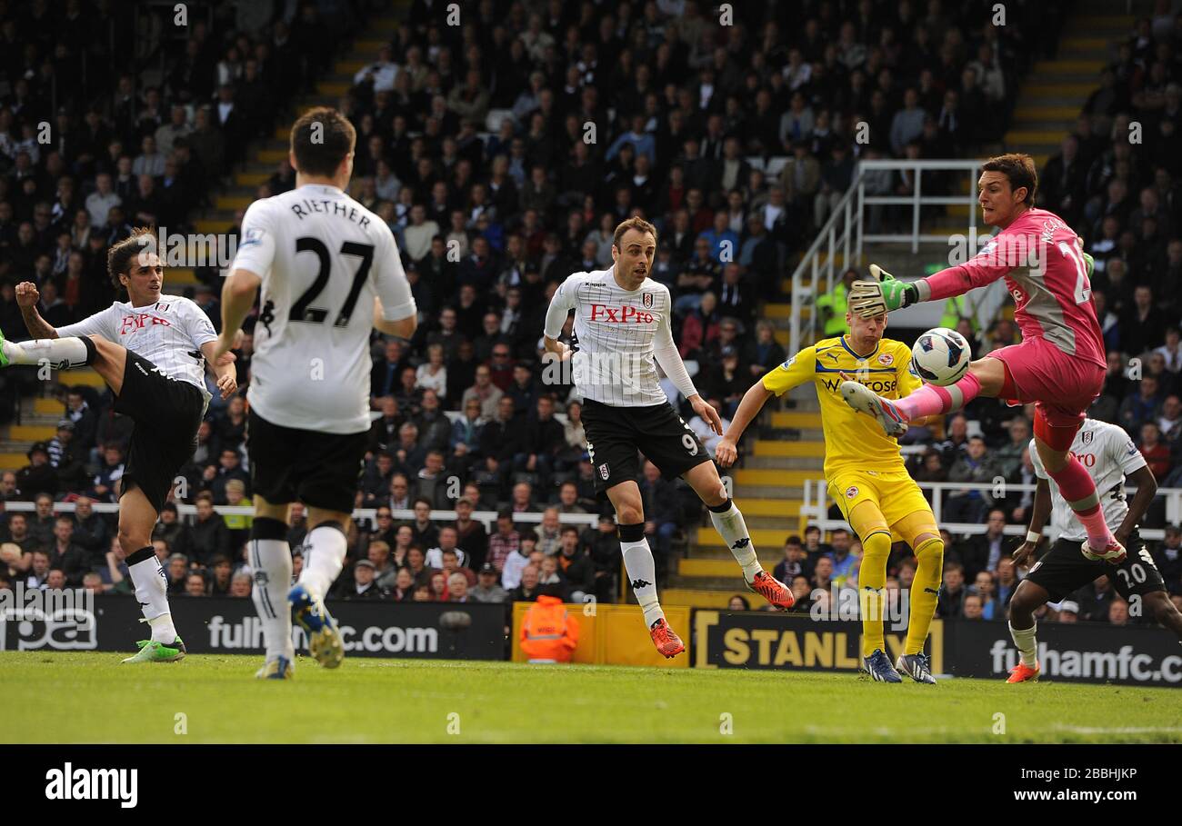 Ball full length shoots ampics hi-res stock photography and images - Alamy
