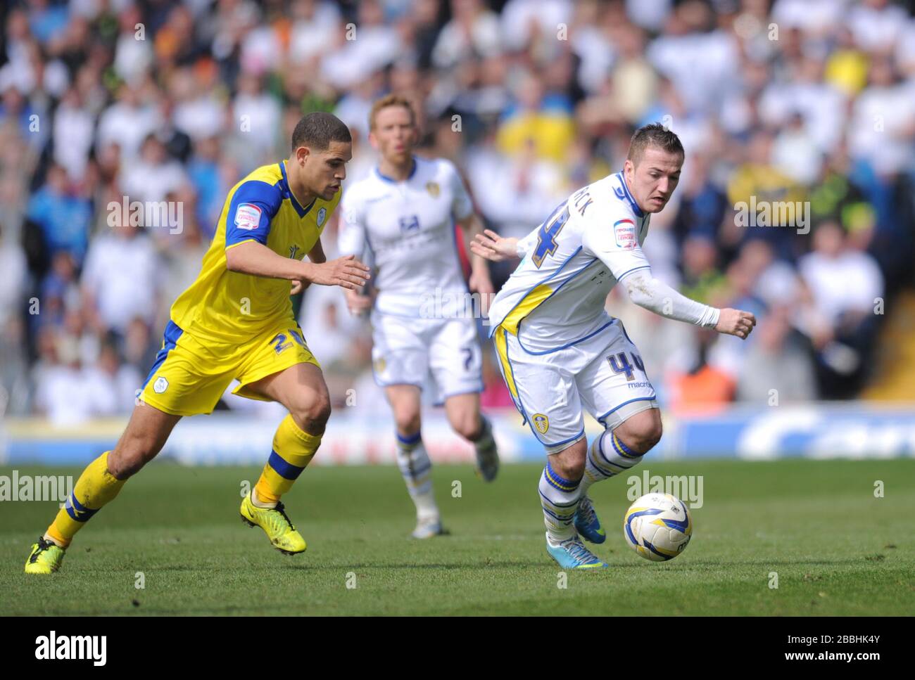 Leeds United's Ross McCormack (right) and Sheffield Wednesday's Giles ...