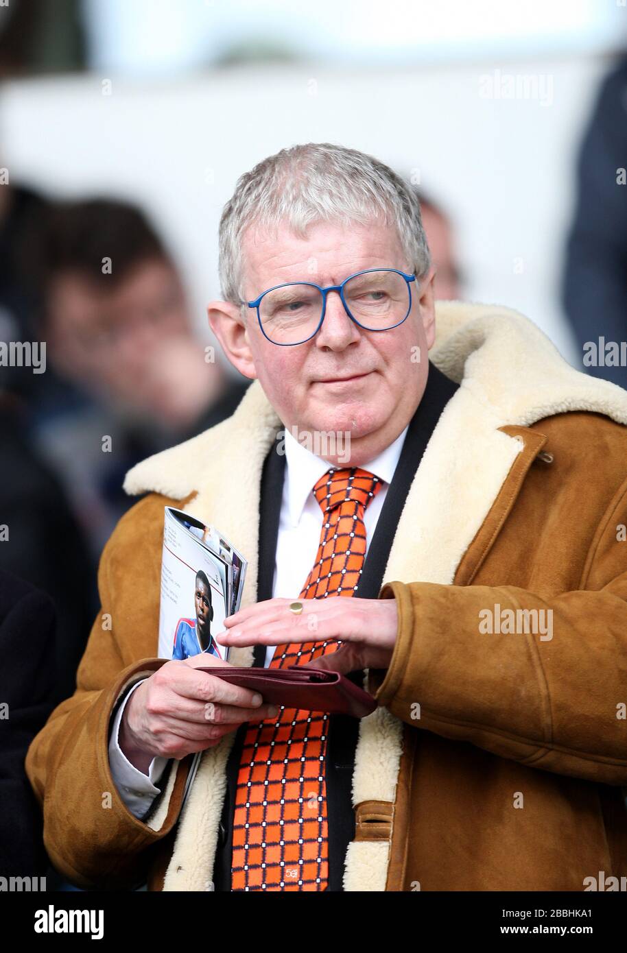 Commentator John Motson looks on from the stands Stock Photo - Alamy