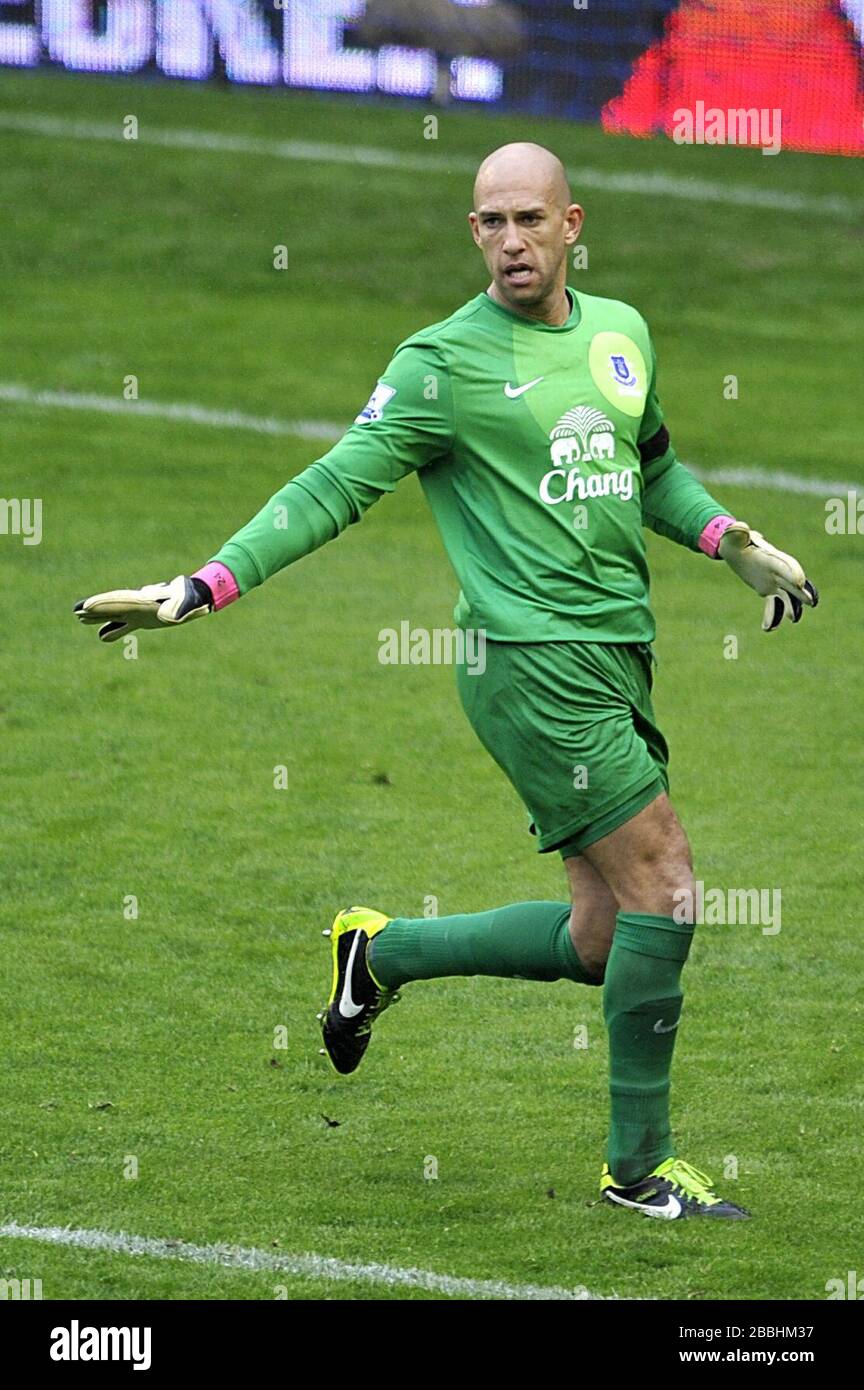 Everton goalkeeper Tim Howard Stock Photo - Alamy