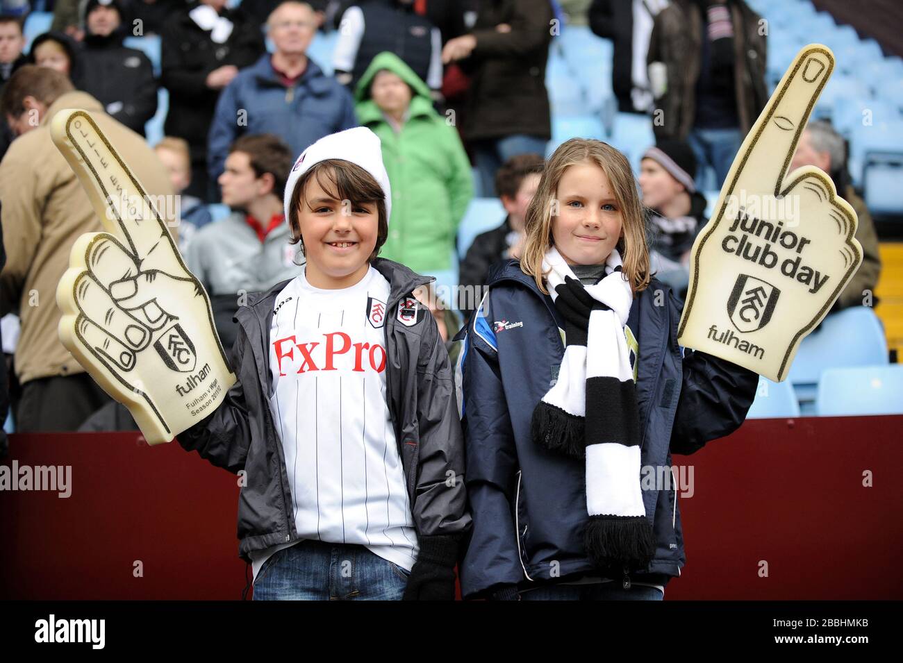 Pose with fans before the game hi-res stock photography and images - Alamy