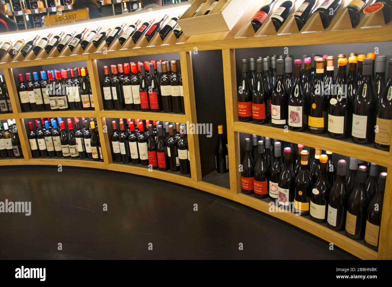Wine rack and wall hi-res stock photography and images - Alamy
