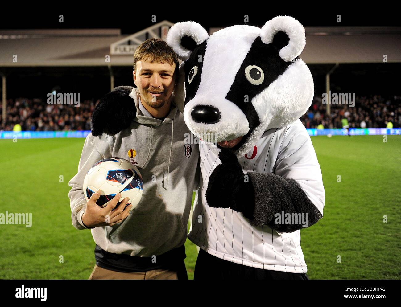 Fulham mascot billy the badger hi-res stock photography and images - Alamy