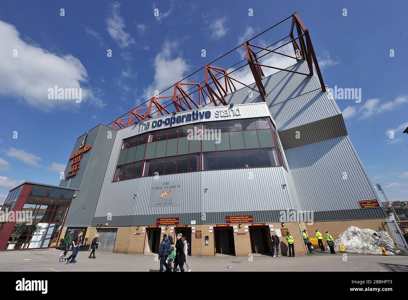 Co operative stand hi-res stock photography and images - Alamy