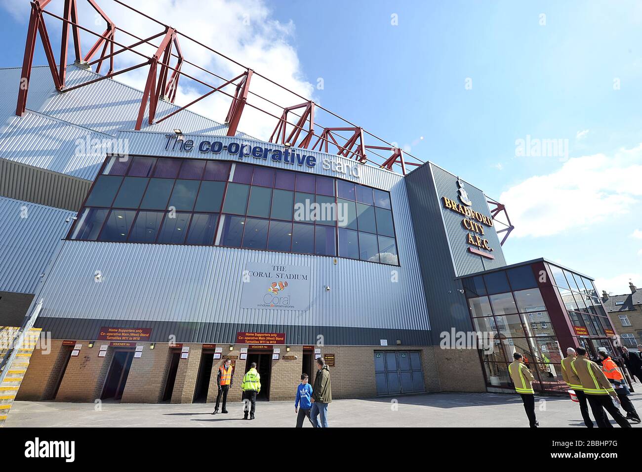 Co operative stand hi-res stock photography and images - Alamy