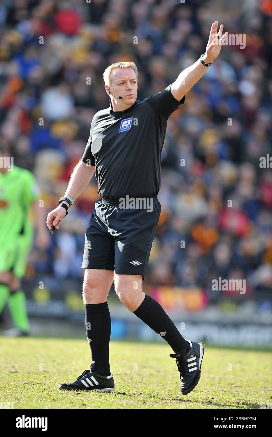 Trevor Kettle, match referee Stock Photo - Alamy
