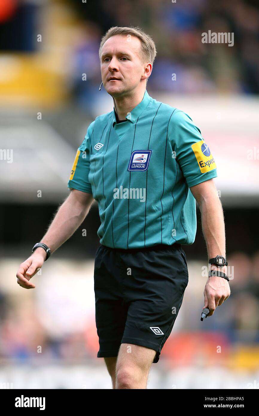 Referee Oliver Langford Stock Photo - Alamy
