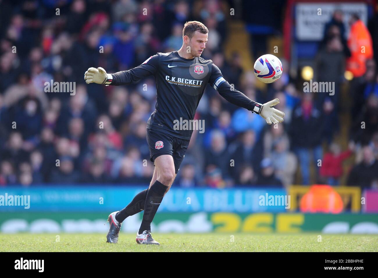 Barnsley goalkeeper Luke Steele Stock Photo - Alamy