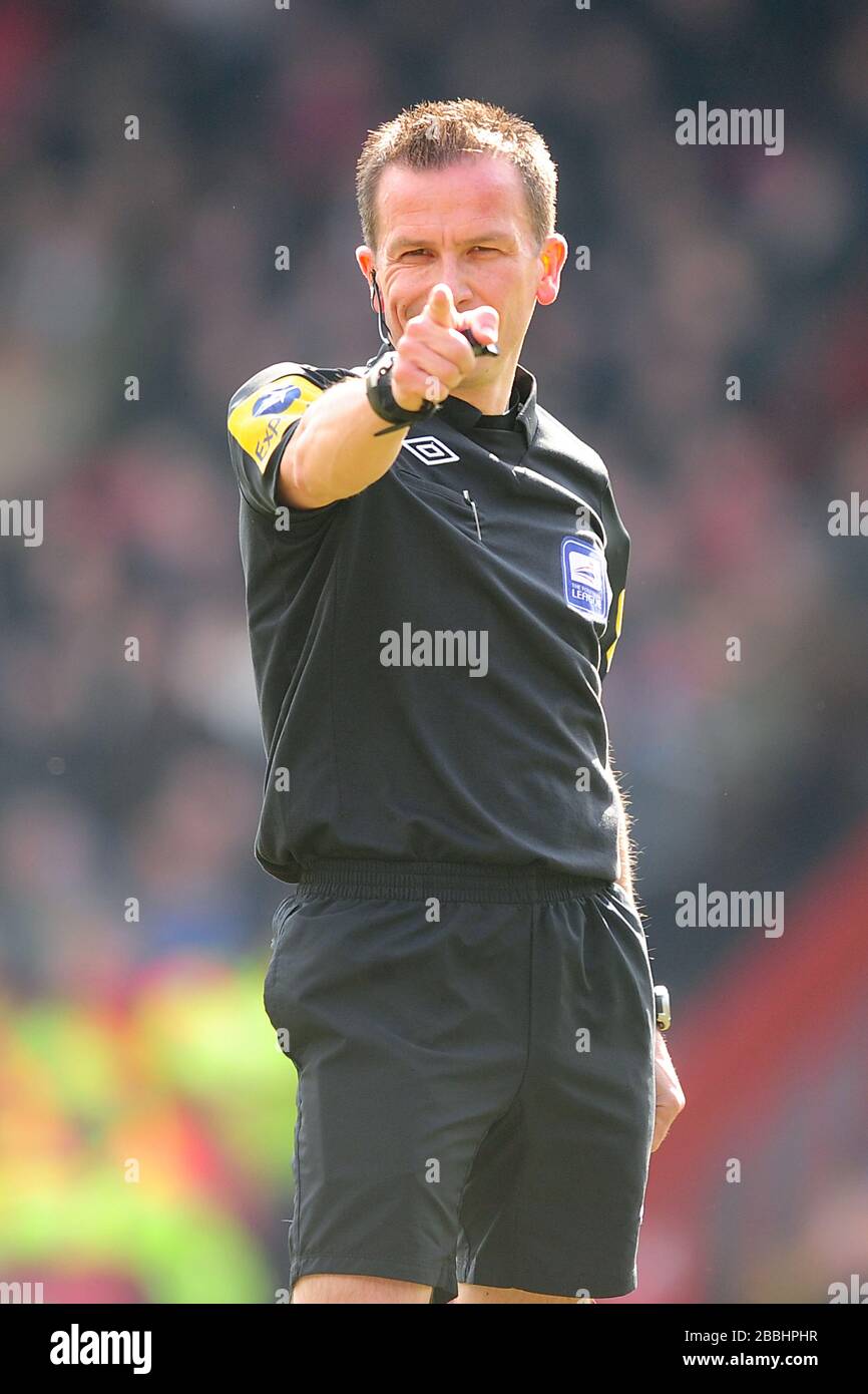 Referee Keith Stroud Stock Photo - Alamy