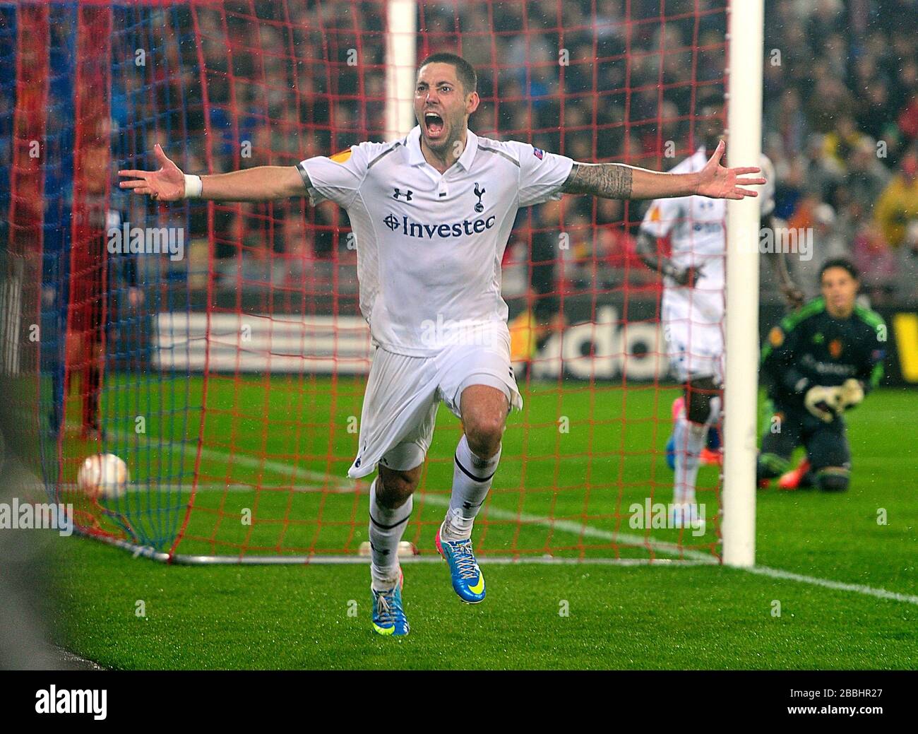 Tottenham Hotspur's Clint Dempsey celebrates scoring his sides second ...