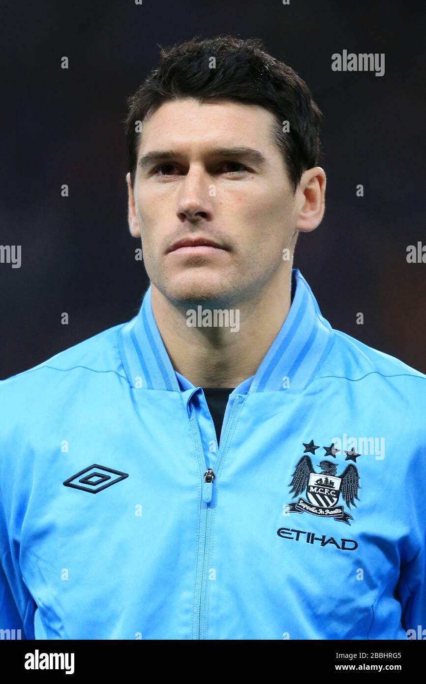 Gareth barry manchester city hi-res stock photography and images - Alamy
