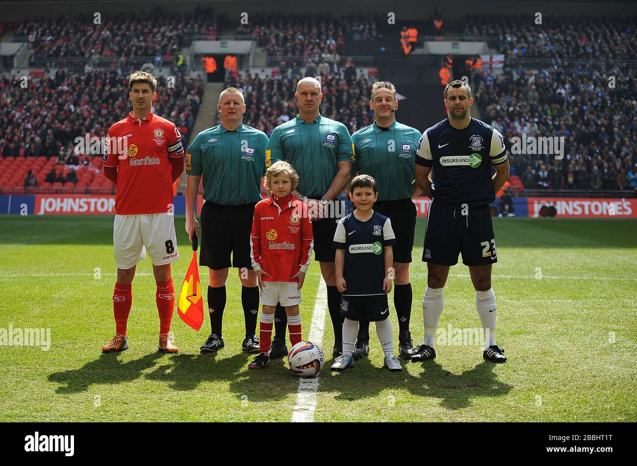 Southend United captain Chris Barker (right) and Crewe Alexandra ...