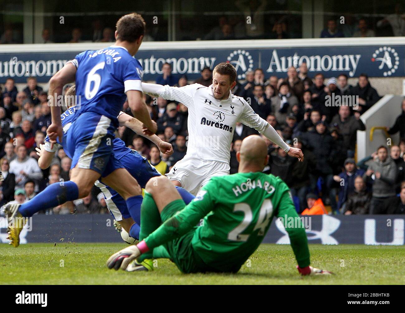 Gylfi sigurdsson scores hi-res stock photography and images - Alamy