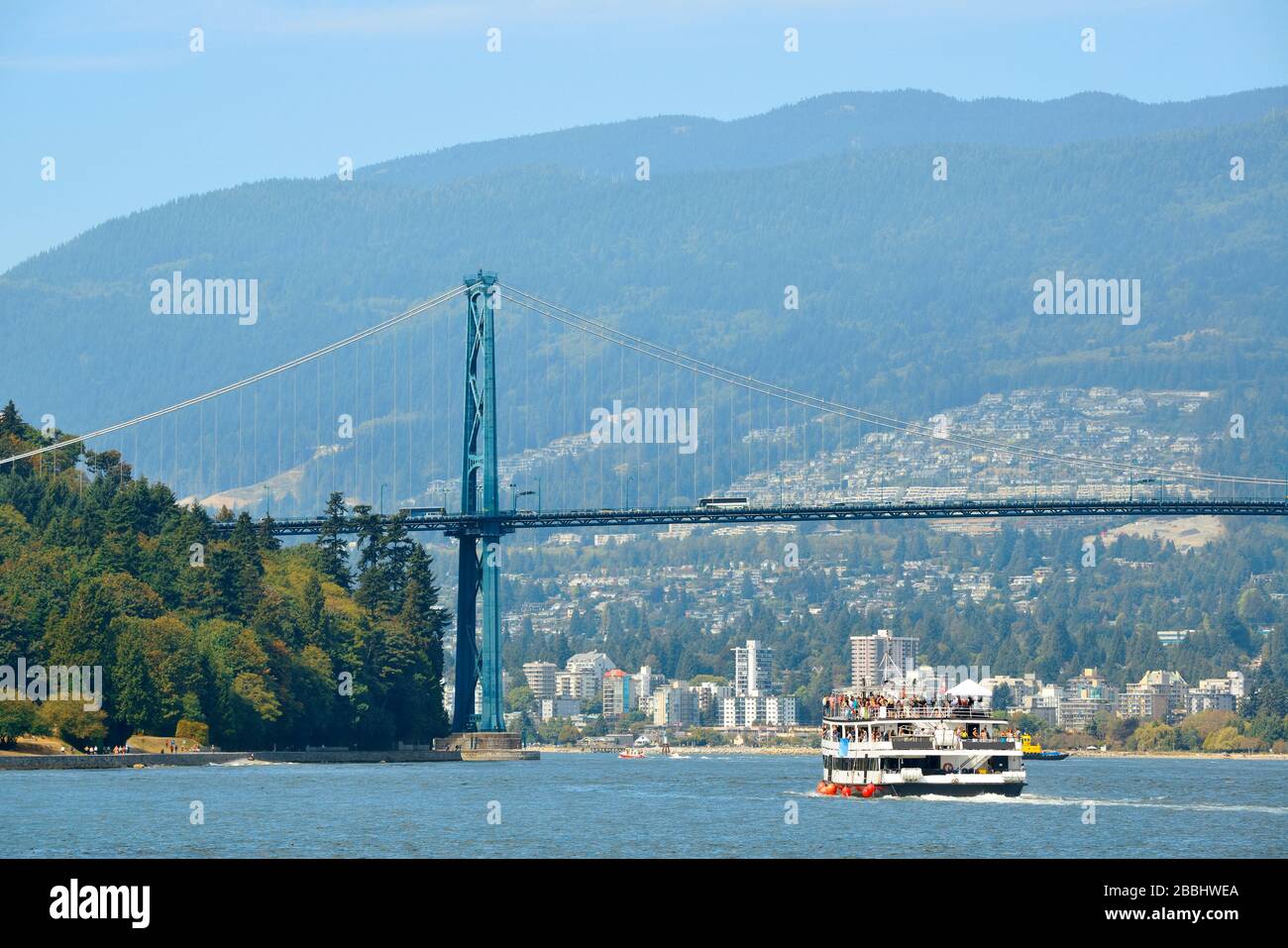 Cruise ship lions gate bridge hi-res stock photography and images - Alamy