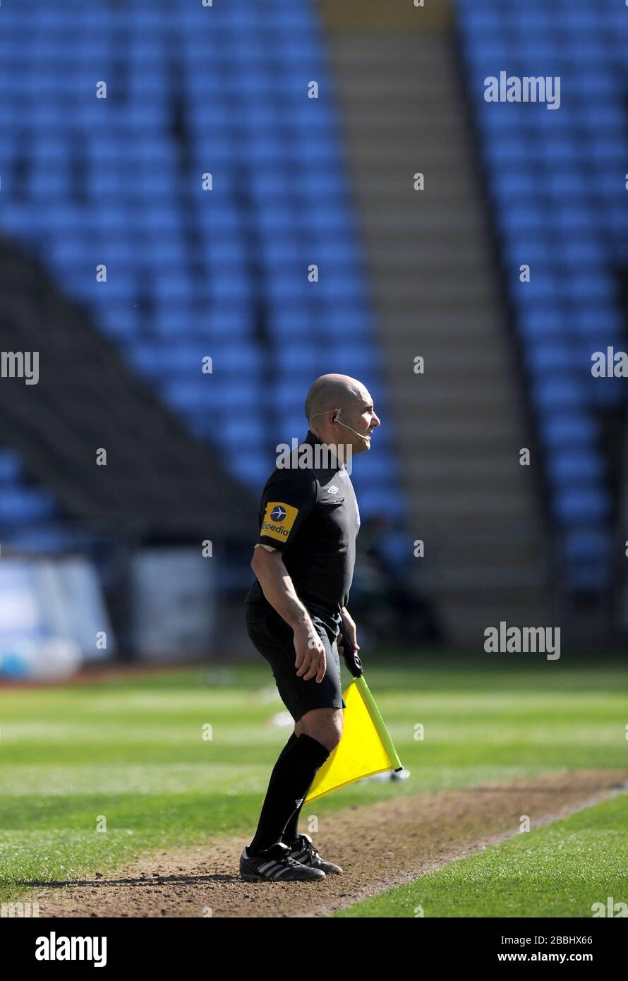 A linesman patrols the touchline Stock Photo - Alamy