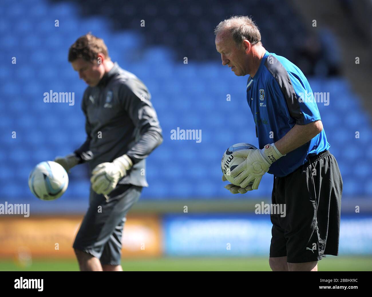 Steve Ogrizovic, Coventry City goalkeeping coach Stock Photo - Alamy