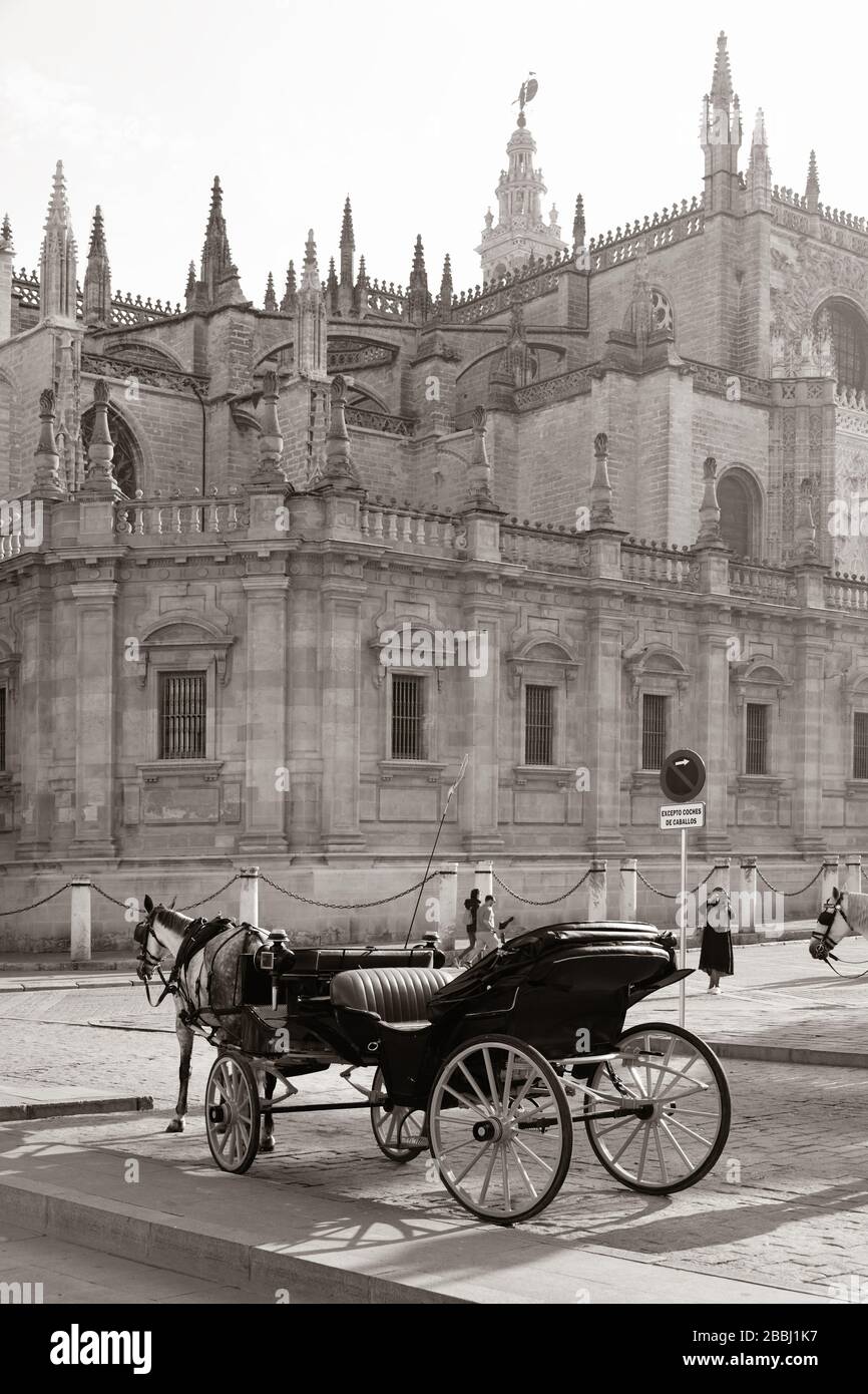 Seville street view hi-res stock photography and images - Alamy