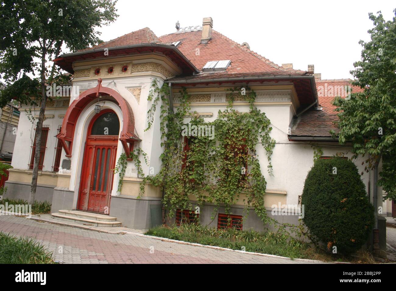 Century old house in traditional Brancovenesc style in Bucharest ...