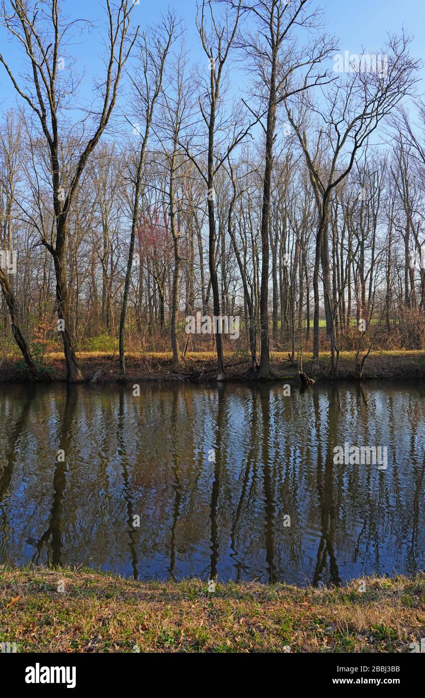 Path along the delaware river hi-res stock photography and images - Alamy