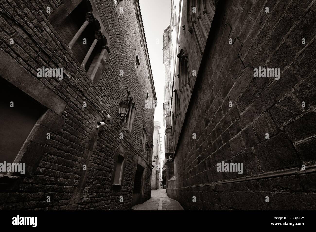 Narrow alley in Gothic Quarter in Barcelona Spain Stock Photo - Alamy