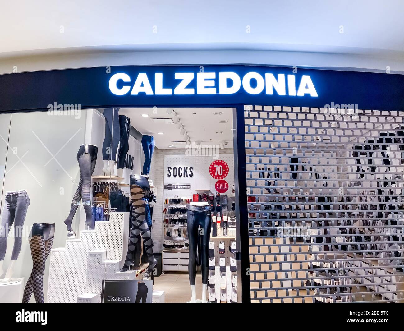 Calzedonia signboard hi-res stock photography and images - Alamy