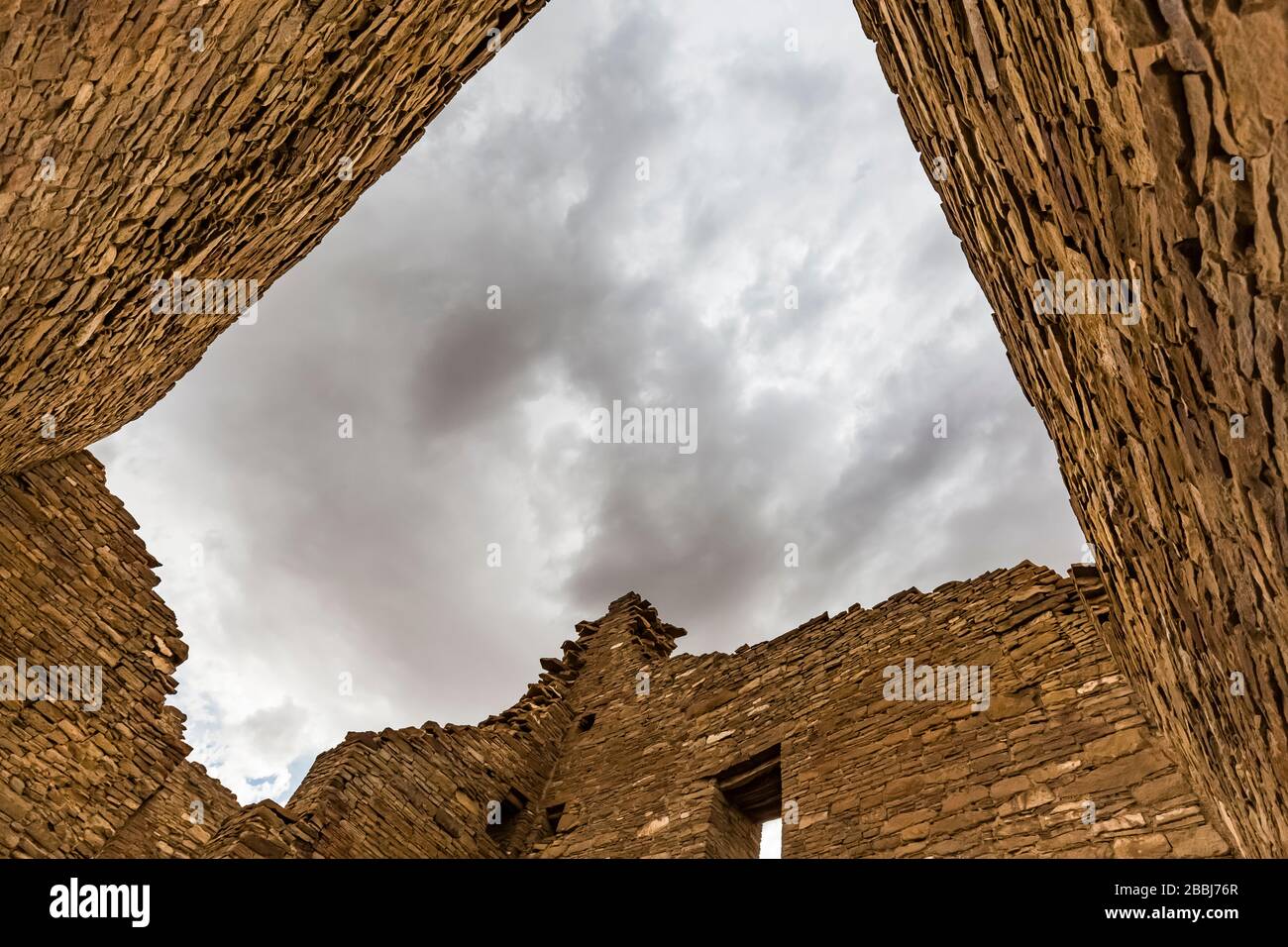 Tall walls made of sandstone with mud mortar in Pueblo Bonito in Chaco ...